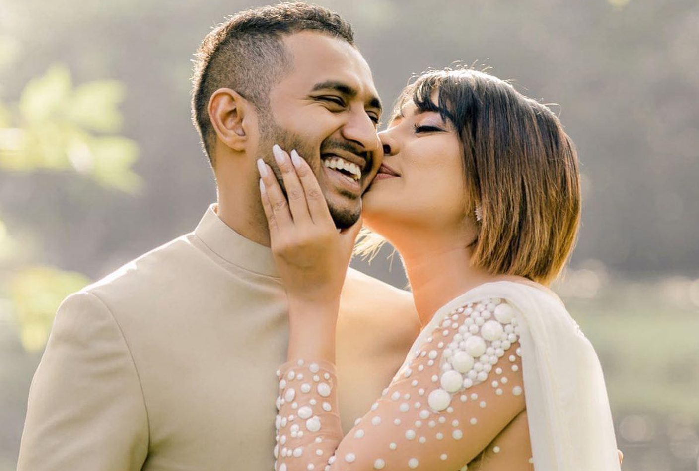 සාරා අබේවර්ධනගේ මංගල ඡායාරූ - Siyatha 24Siyatha 24