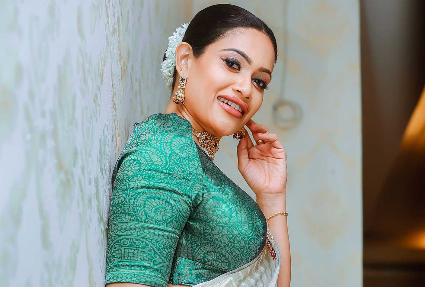 දවසින් දවස සුන්දර වෙන චුලක්ෂි - Siyatha 24Siyatha 24